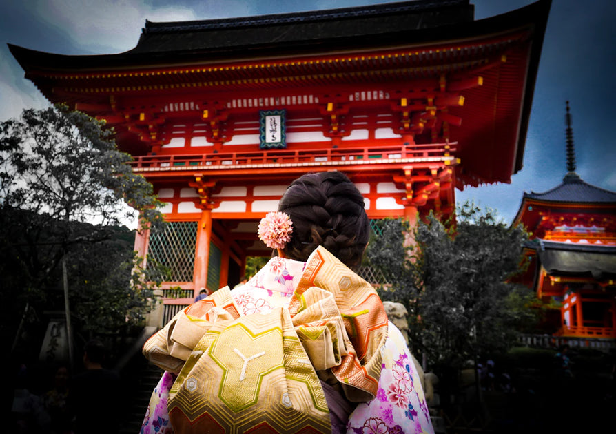 Explore the Hottest Color Trends for Kimonos in 2025 – KimonoXO