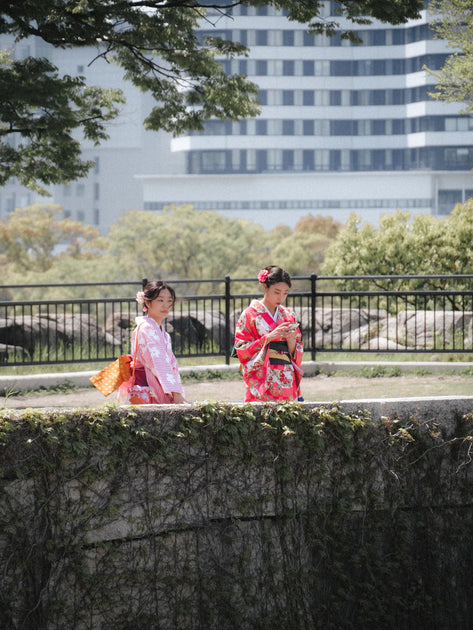 Fashion Icon Inspirations: Celebrities Who Rock Kimono Robes – KimonoXO
